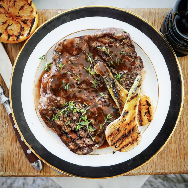 Grillad entrecôte med rödvinssås - Recept med matchande vintips